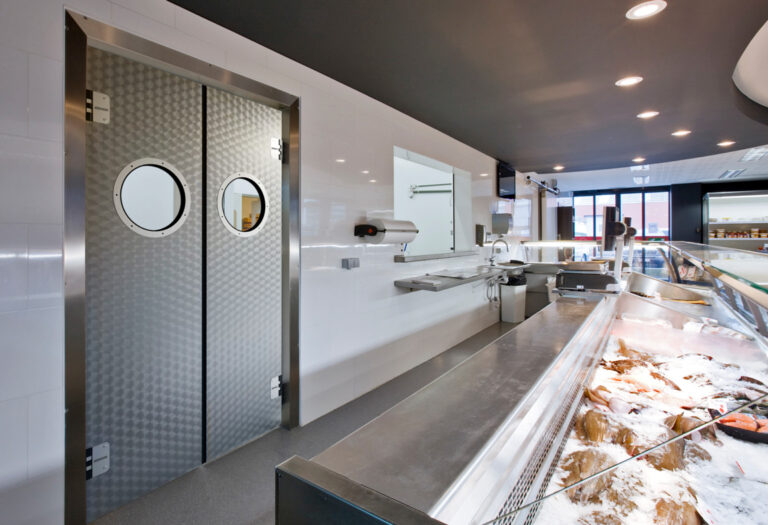 Prodotti - Porte a battente per Ho.Re.Ca. e industria alimentare ...