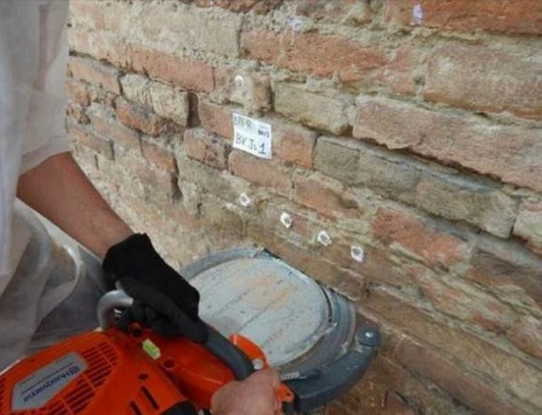 Notizie - Martinetti piatti per indagini non invasive delle murature ...